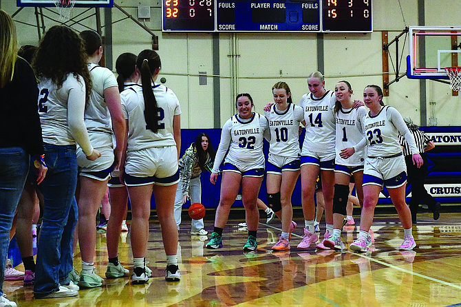 Lady Cruisers dominate on senior night | The Eatonville Dispatch